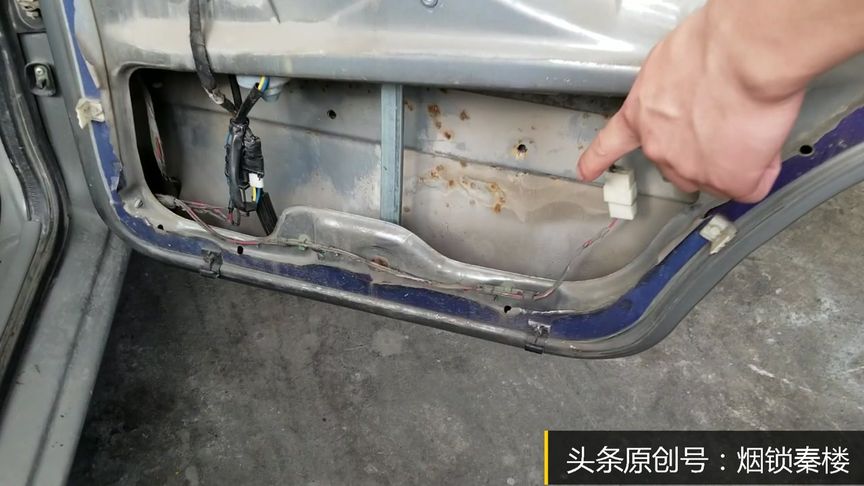 理论上大众汽车的质量非常好,可这台老捷达的门为什么会这样?
