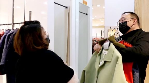 #复工 #同心战疫吉林在行动 吉林省清零,这对夫妻逛街刷卡竟然…