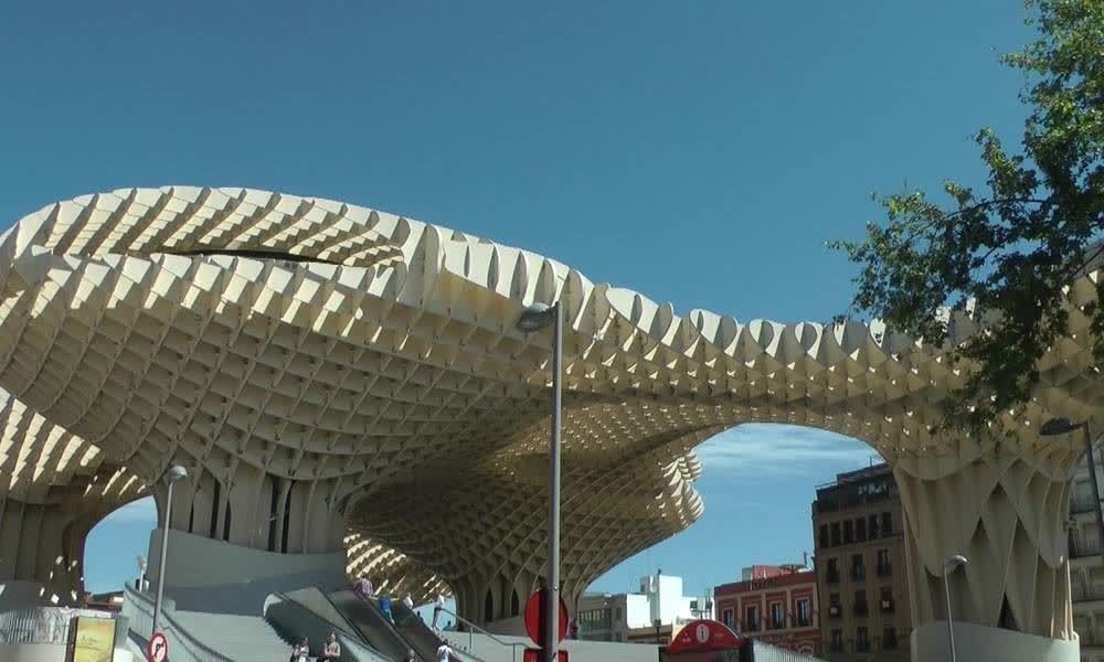 国外最大木质结构建筑,外表酷似蘑菇云,功能强大到无法想象