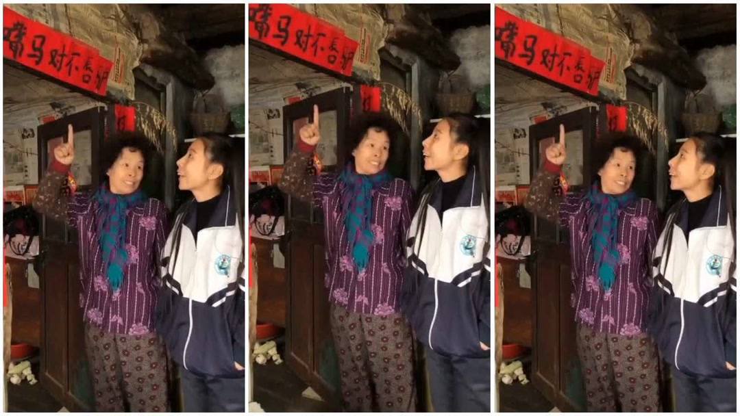 【爆笑小姐姐】过年了过年了,小姐姐和妈妈写对联,真搞笑呀!