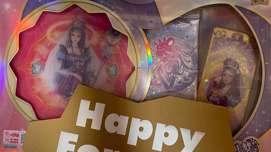 新年第一天,小灰灰拆一盒织梦礼盒一盒月意二弹,祝大家新年快乐