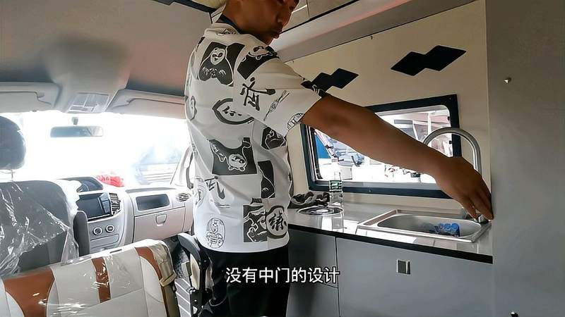 一室一厅布局,不到20万就可以拥有上汽大通V80无中门B型房车