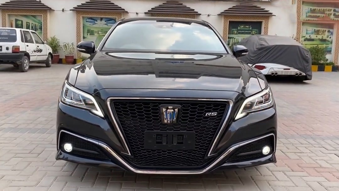 2022款丰田皇冠海外实拍,拿到钥匙看到配置,给一个不喜欢的理由