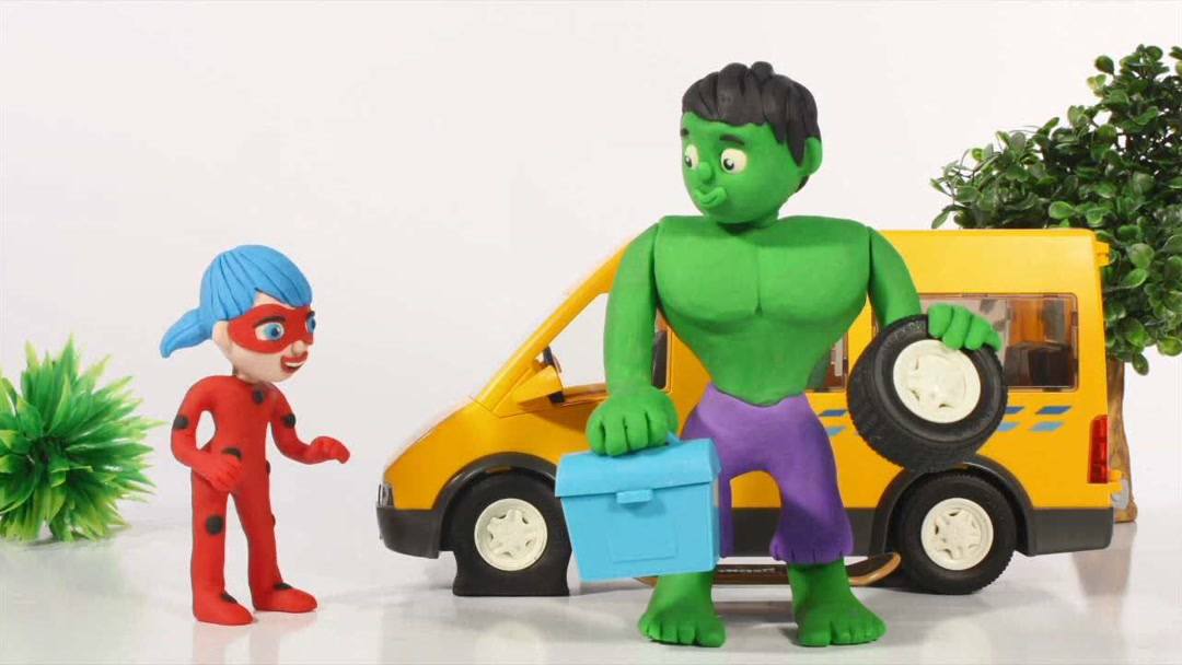 超级英雄修好校车 儿童动画 定格动画