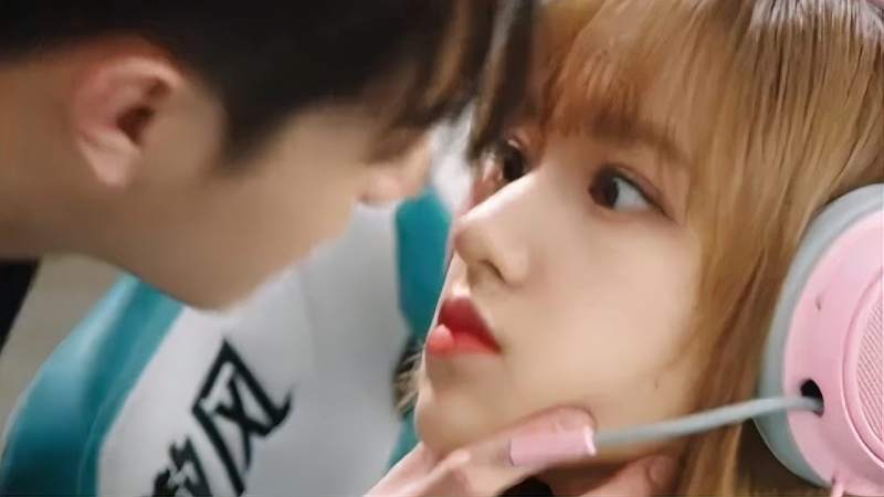 你微笑时很美:全剧最惊艳一幕! 程潇被许凯亲到缺氧!场面太羞涩