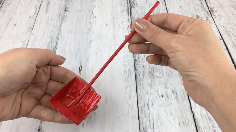 DIY手作,芭比娃娃的迷你撮箕,还真是做得有模有样的