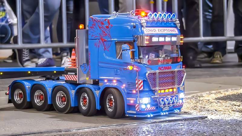 炫彩大卡车模型玩具展示