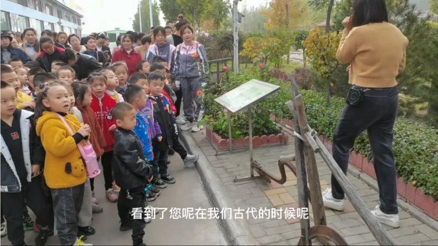 幼儿园小朋友社会实践活动,认识农耕工具,你见过吗