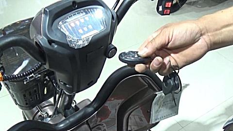 给电动车安装遥控器, 无钥匙也能启动, 锁车还能报警