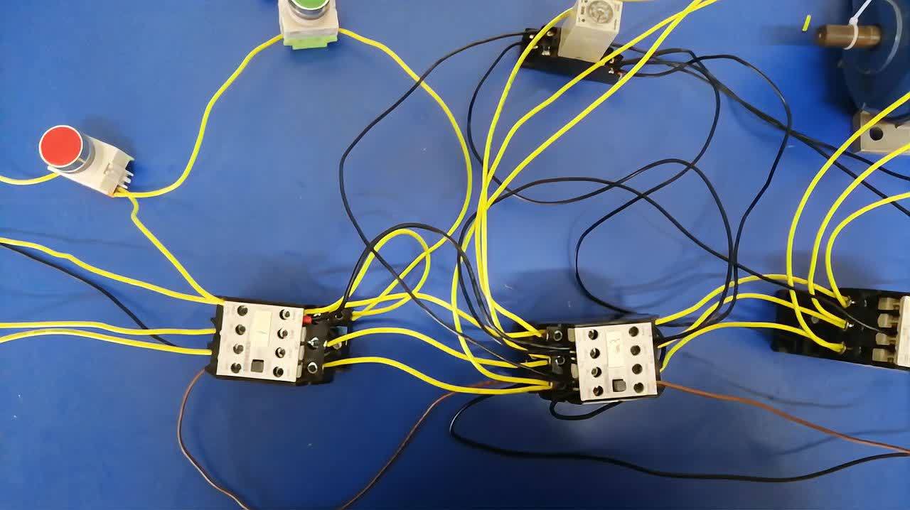 零基础学员经过6节课学习,接成了星三角降压启动电路