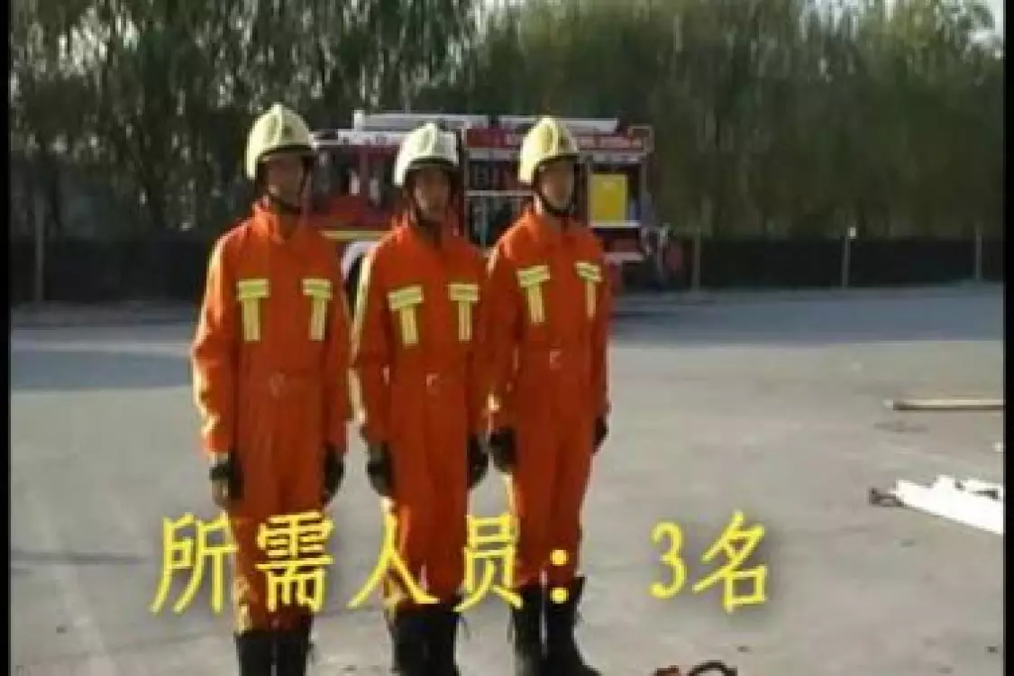 无齿锯破拆墙体向上掀开法