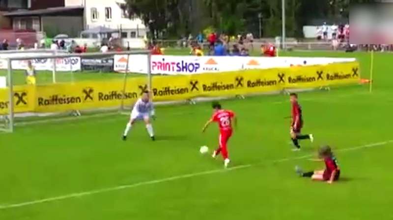 中国足球有希望啦!10年后踢进世界杯不是梦!