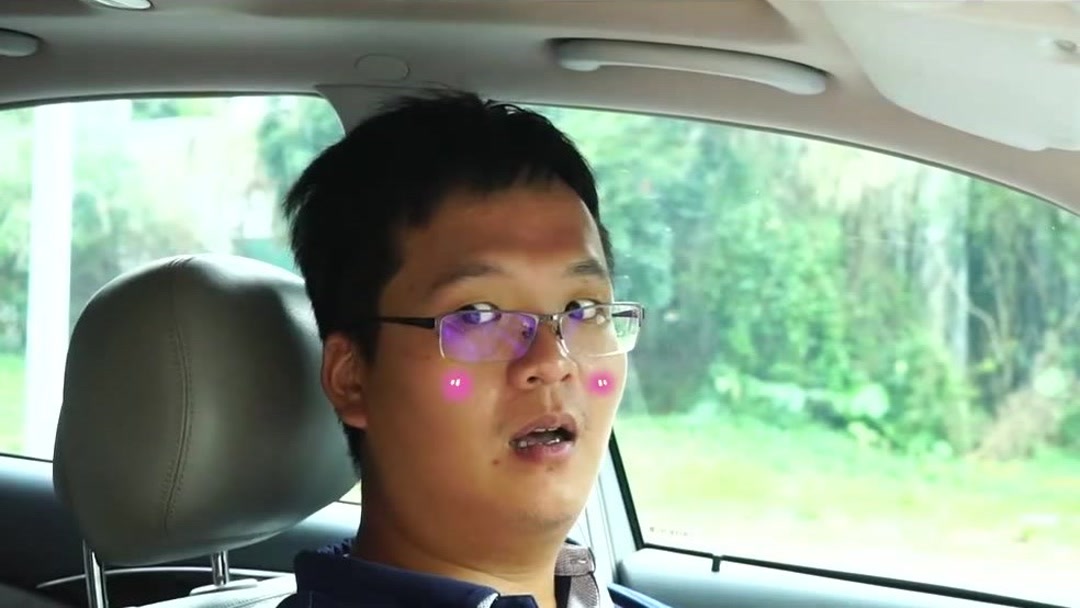 自驾请请规范使用安全带