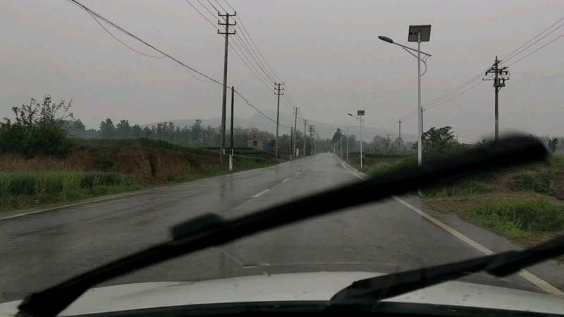 雨天开车要注意什么?老司机说出了这3点,新手记住更安全!
