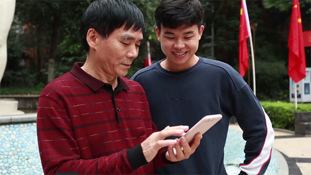 父亲想用微信跟子女交流