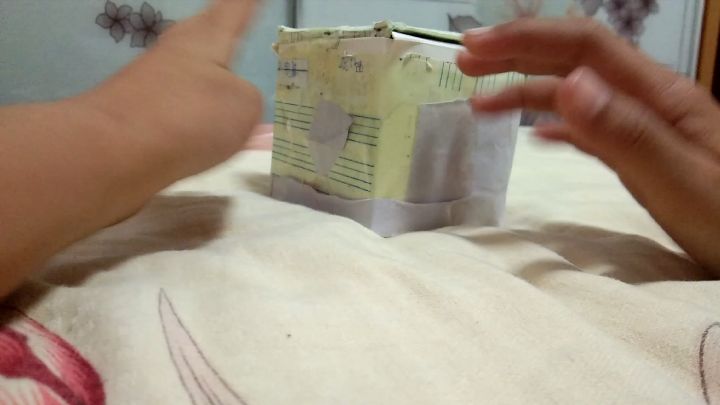 猜迷你世界卡片一盒中抽两包拆。