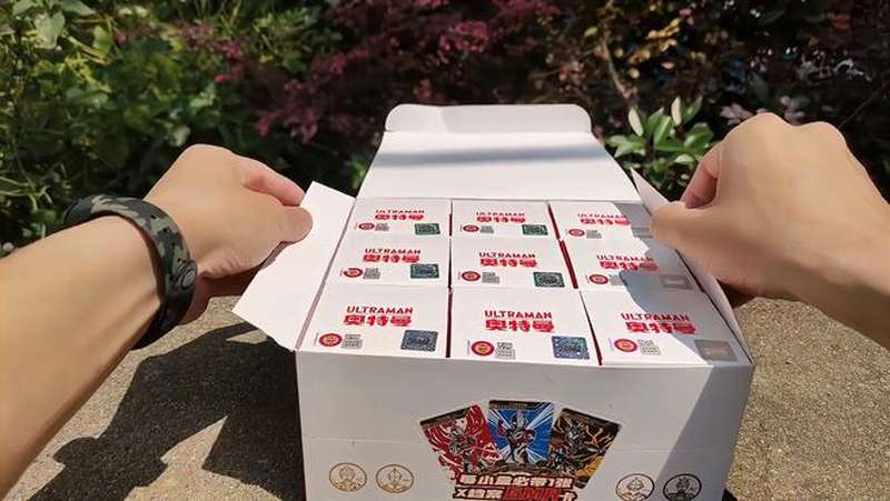 很久没拆胸像印章了,今天再试试看 #奥特曼卡片 #奥特曼玩具 #卡游