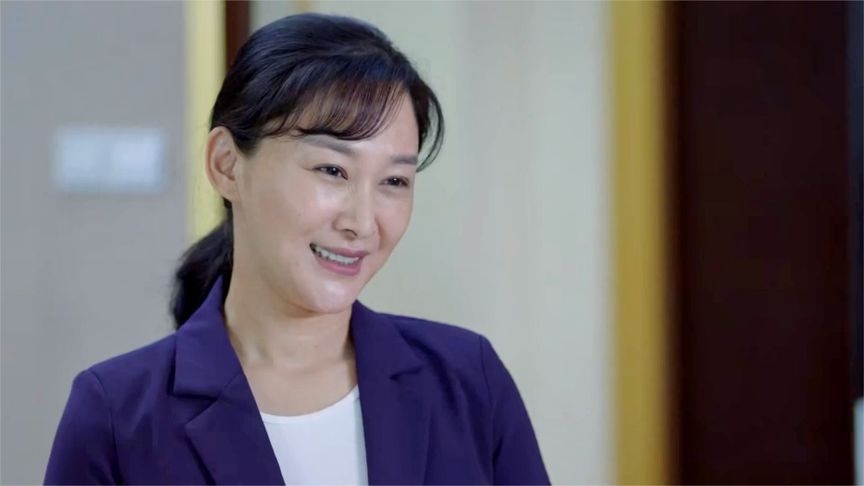 宾馆服务员把变质的咖啡招待贵宾,被停职反醒