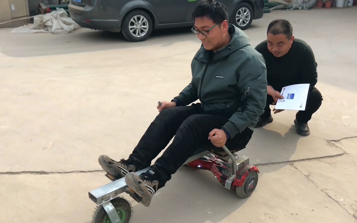 农村大哥改装平衡车,又给它加了一个轮子,这种玩法你见过吗