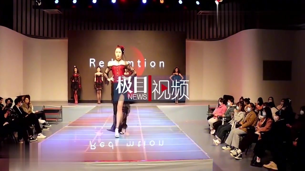 精彩!武职服装专业毕业设计作品展华丽上演