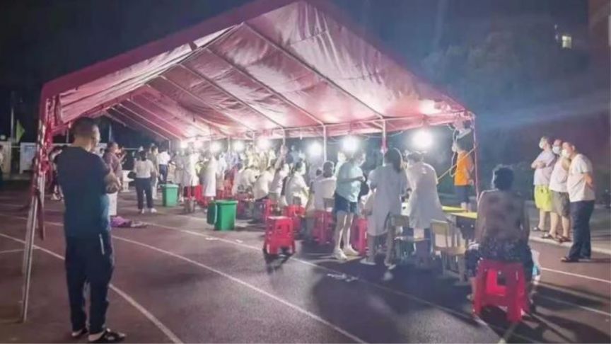 多地游客张家界旅游归后感染新冠肺炎,张家界市区连夜做核酸检测