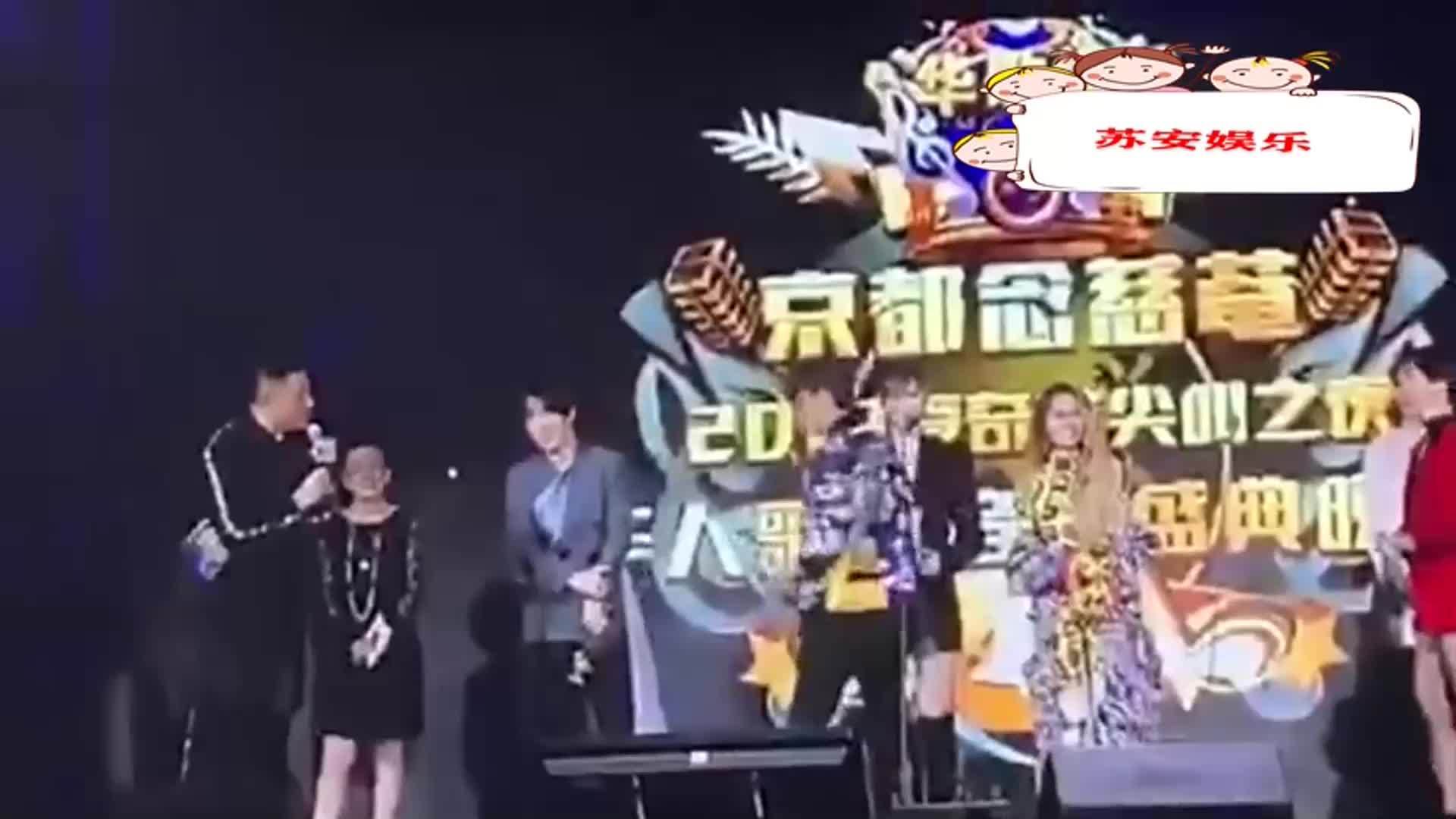 活久见!周杰伦蔡依林同台领奖 双J同框引回忆杀