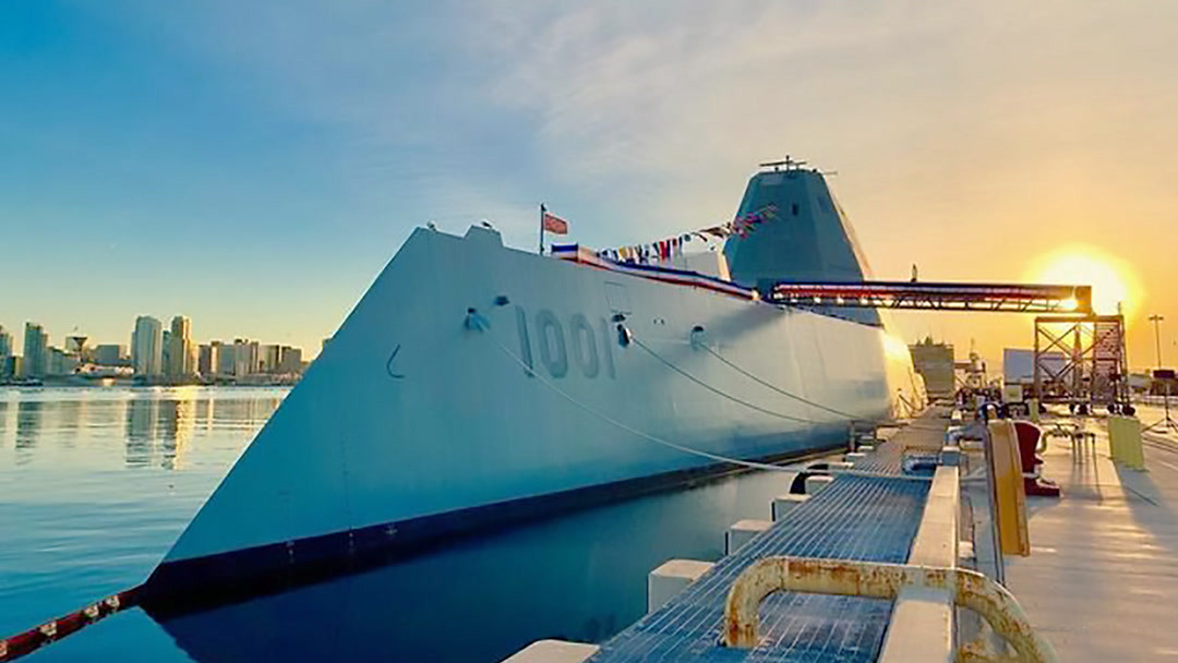 075两栖攻击舰两年前开工!排水量4万吨,载机超过30架