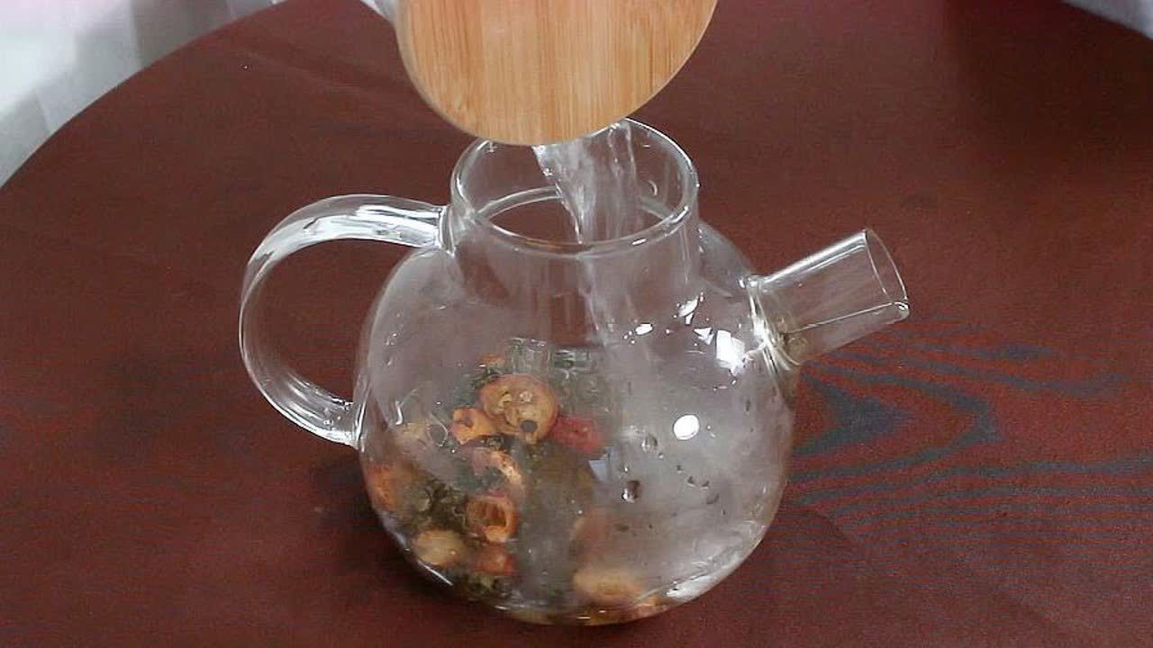山楂与1种叶子泡茶,没事喝两口,调节血脂,保护心血管!