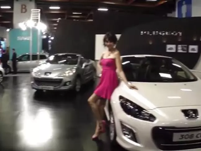 2012台北国际车展PEUGEOT汽车模特 粉红抹胸裙俏丽车模 超清
