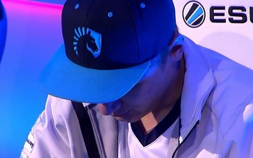 csgo个人甩狙集锦,手有点不对去医院看看。