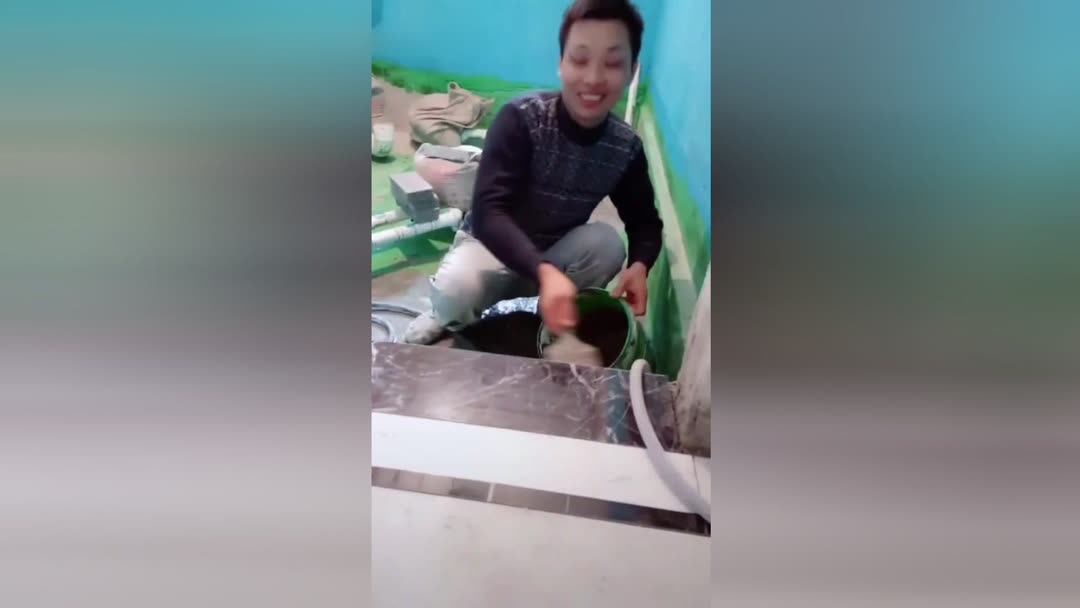 卫生间门槛石贴好啦,一定要先刷堵漏王再刷防水,这样才能保证水不渗...