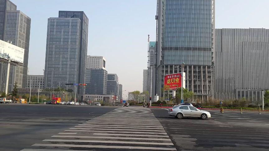 济南经十路位于奥体中心西北角的十字路口太气派了