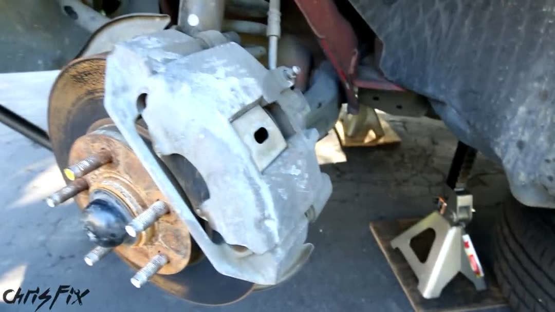 如何自己动手更换刹车盘 刹车片