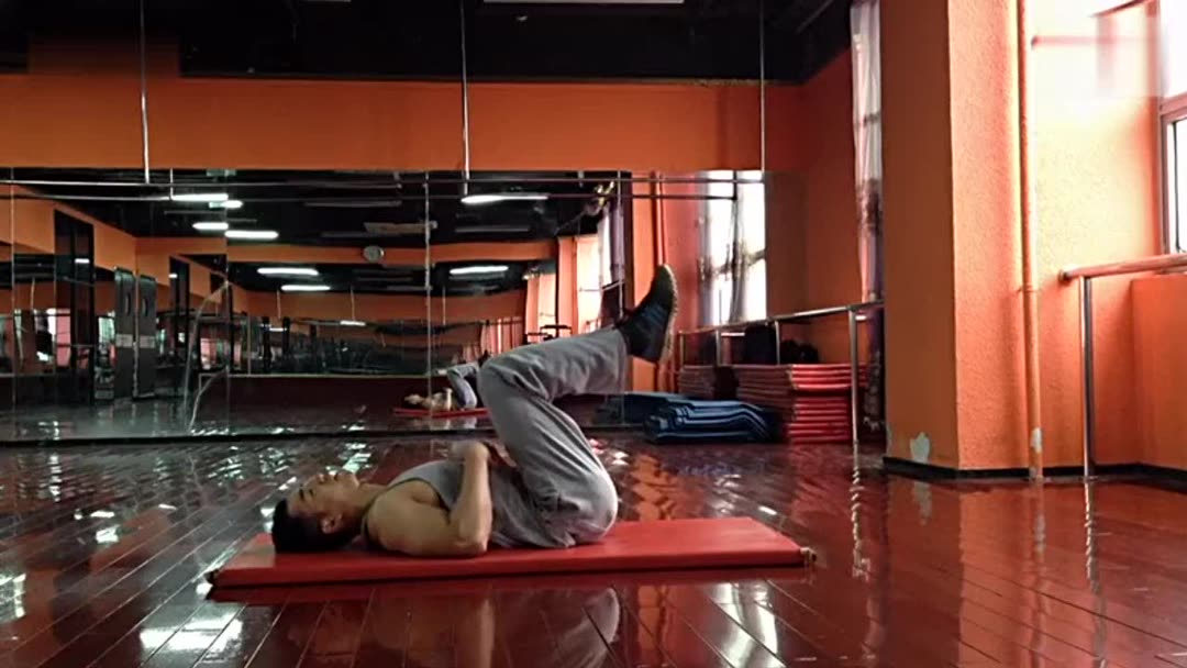 《仰卧起坐的正确做法》