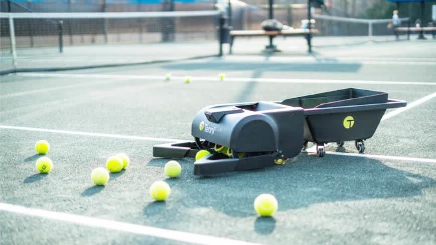 抢饭碗的又来了,它是默默行走在网球场外圈的球童机器人