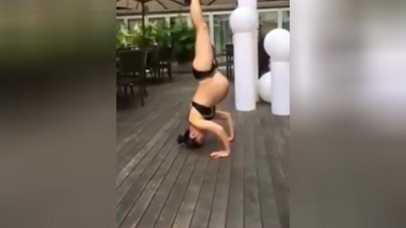 超强孕妇怀孕8个月 竟然还能这样做这样的动作 厉害了!