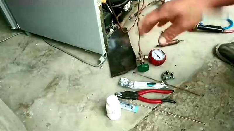 冰箱怎样抽空,怎么加氟封口,看完视频教程你也会了