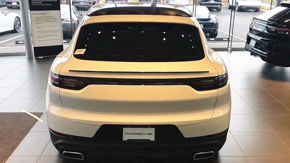 2020款保时捷卡宴,升起尾翼打开掀背式后备箱,简直不要太心动