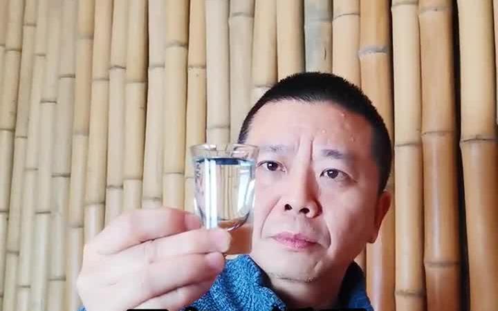 【酒知识 】 上 你知道一瓶好的浓香型白酒标准是什么吗?