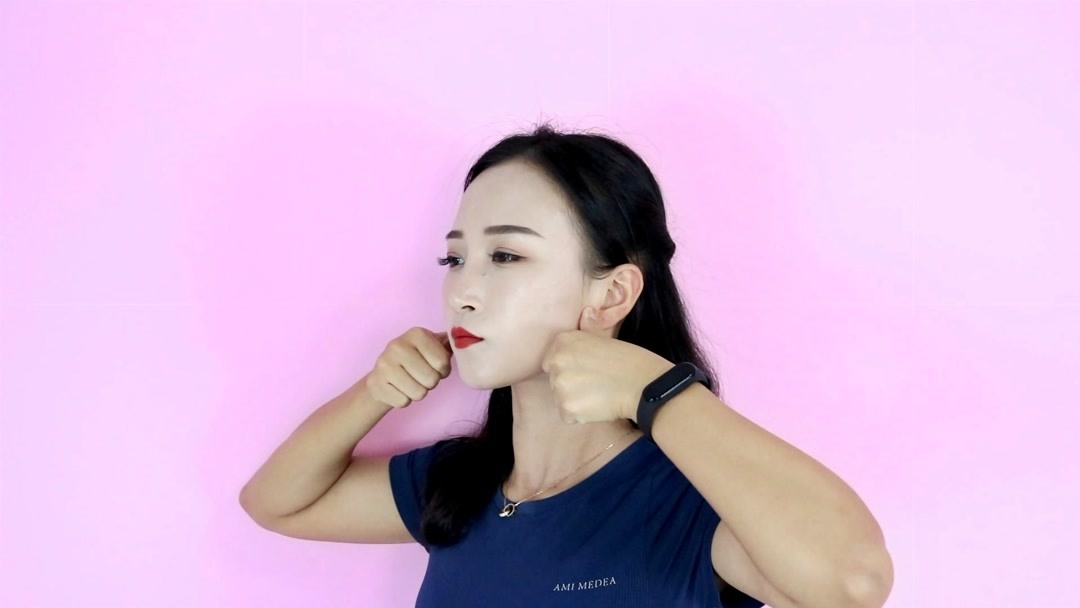 血管堵藏百病,双手捏一捏这里,疏通淤堵血管,血液循环正常