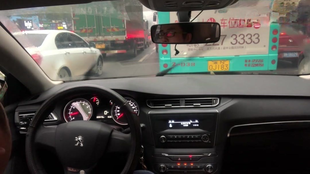 手动挡堵车 跟车 变道的演示,说实话:感觉自己技术不行