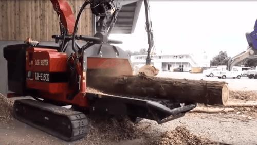 先进的木材粉碎机,木头进去出来就是木屑!