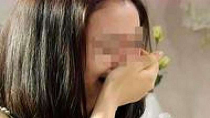 23岁女子就当“奶奶”,孩子没人照看,女子:我也是一个宝宝