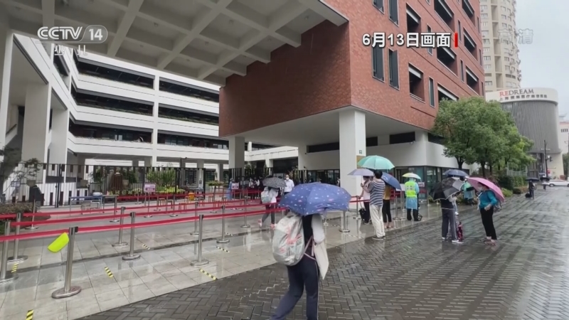[新闻袋袋裤]上海:初三学生返校复学 各校做好网格化管理