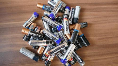 你家有废旧电池吗?放在家里这样利用,能让你一年省不少钱,厉害