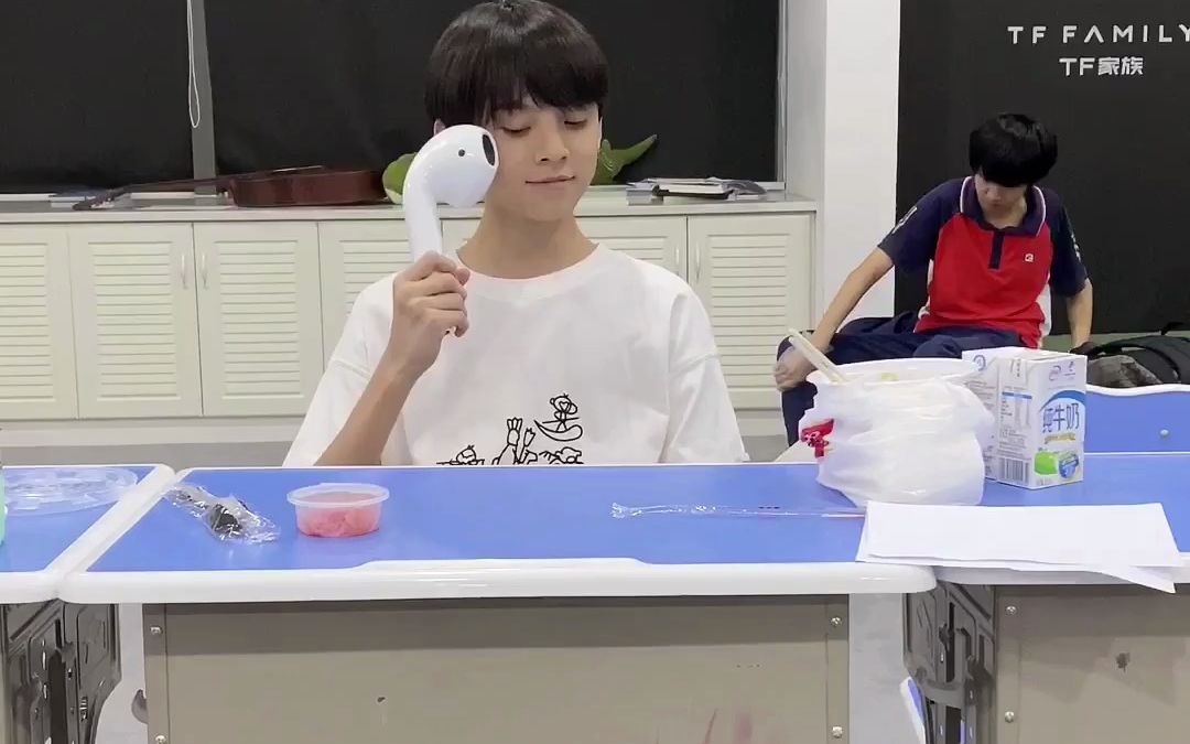 【左航】【微博视频】200925 往期回顾 下雨路滑 注意安全