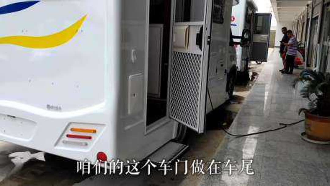 10座8卧麻将机房车,尾门上下车、稳当舒适依维柯C型单拓展房车