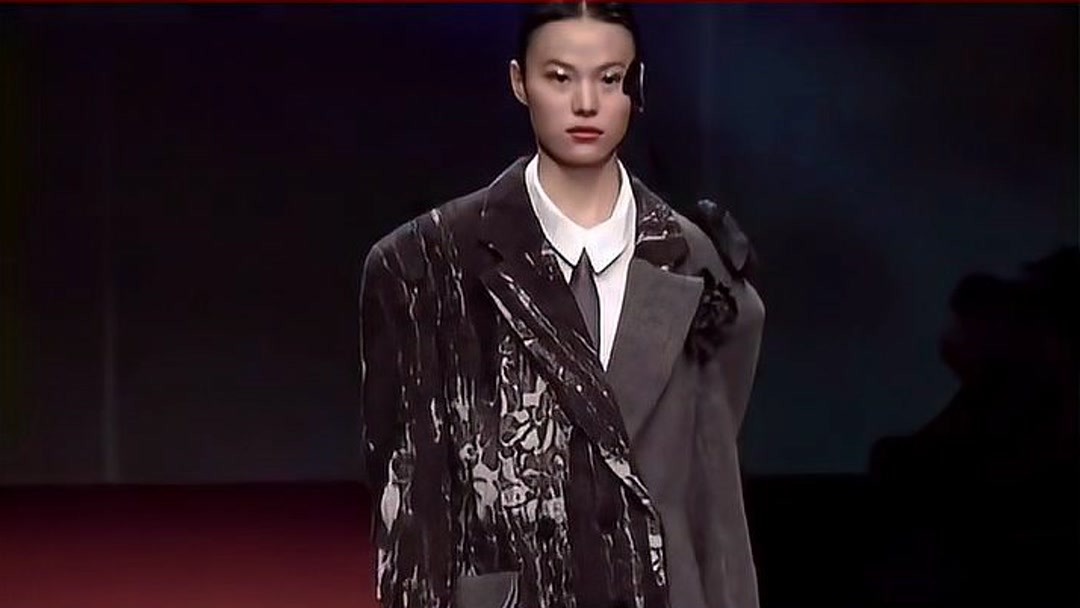 ...中央民族大学美术学院2021届服装与 服饰设计 系《万籁有声》毕业...