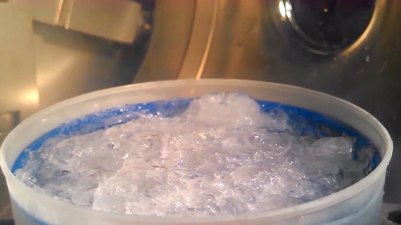 如何制作固体氮?液氮加它,轻松搞定!