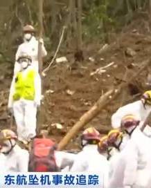 【救援人员已经穿上医用防护服】“3·21”东航飞行事故现场搜救...